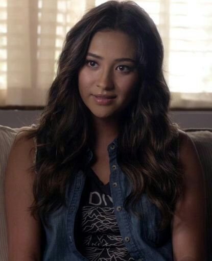 Emily Fields Pll Amino