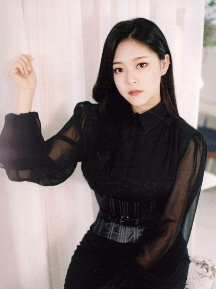 - 𝒉𝒚𝒖𝒋𝒊𝒏 | Wiki | LOONA (LOOΠΔ) en Español 🌙 Amino