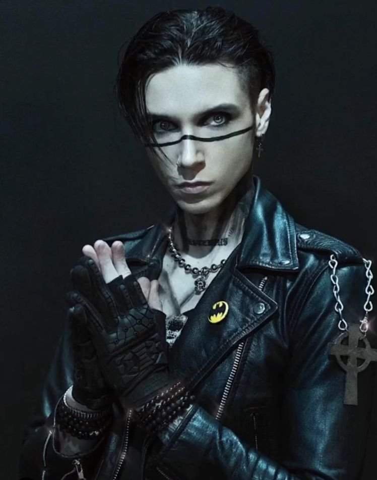 Andy Biersack Wiki Emos Scene Góticos Raros Amino Amino