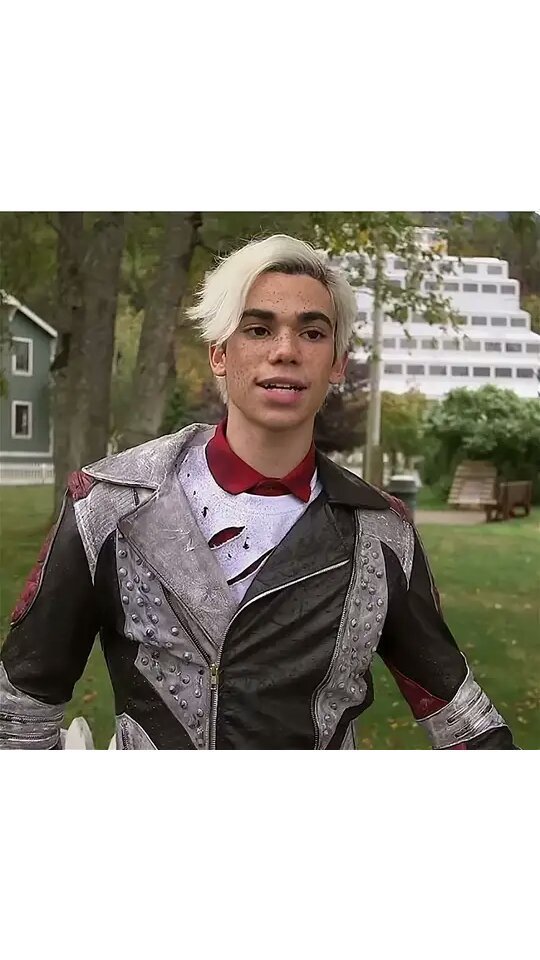 Hello Everyone I Am Carlos Son Of Cruella De Vil Wiki ⊹ Amino Descendentes ⊹ Amino