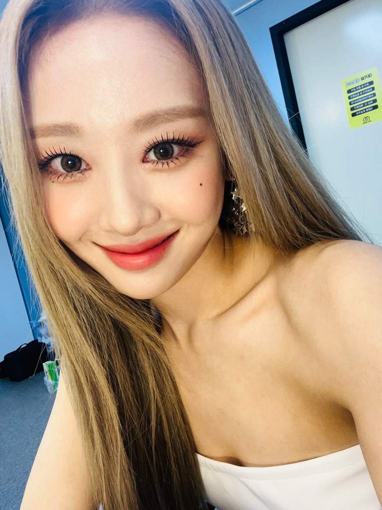 Yves ️ | LOONA (LOOΠΔ) en Español 🌙 Amino