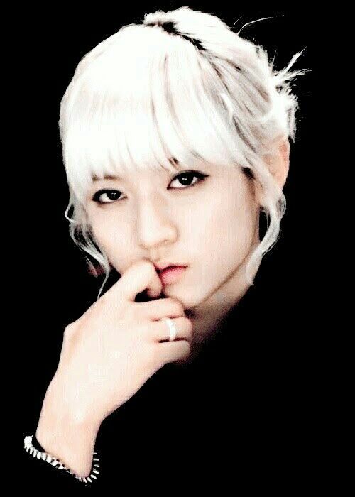 🔷 Nuest 🔷 Ren 💙 •k Pop• Amino