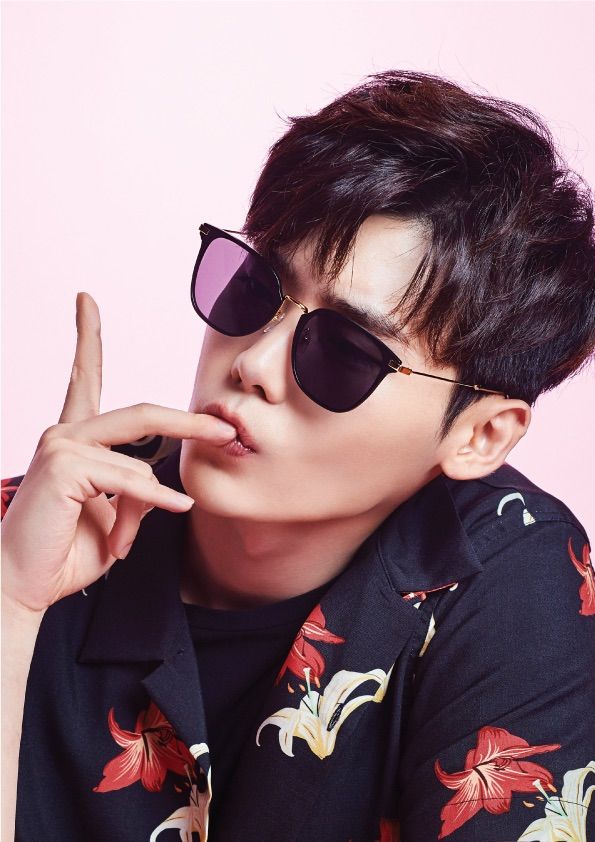 Lee Jong Suk Models Glasses Like No Other K Drama Amino