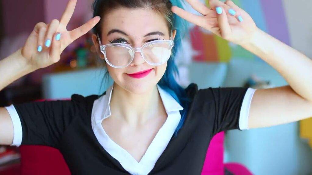 Jessie Paege With Blue Hair Jessie Paege Amino