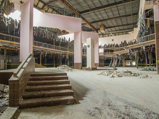Abandoned Mall | Vaporwave Amino Abandoned Mall | Vaporwave Amino