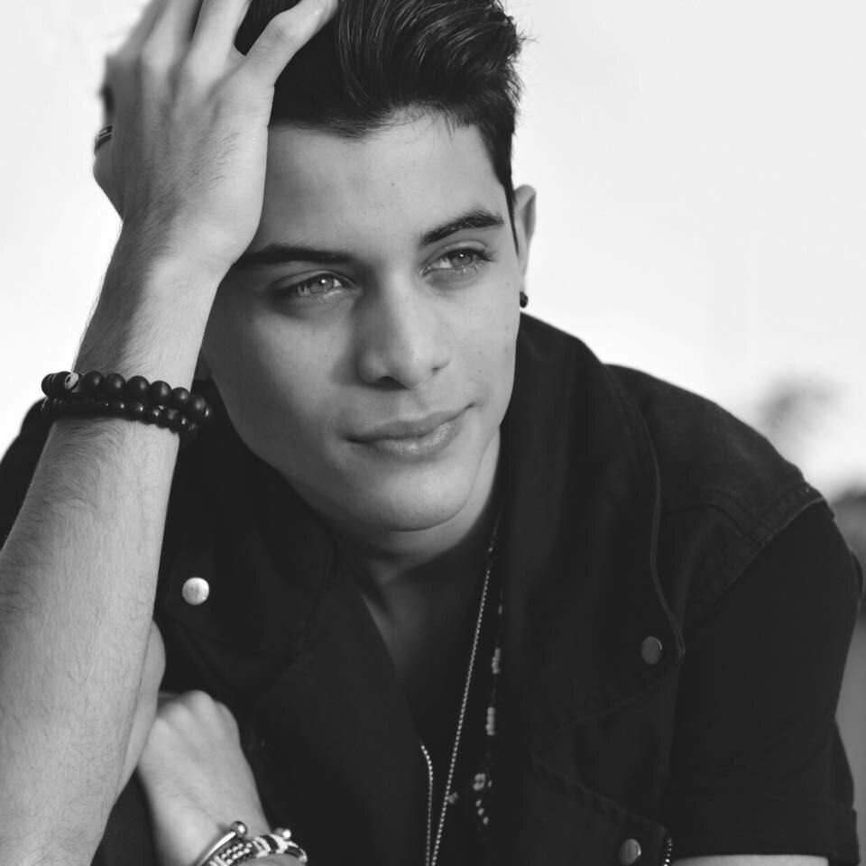 Erick Brian Colón 👑 Wiki Love Cnco Amino