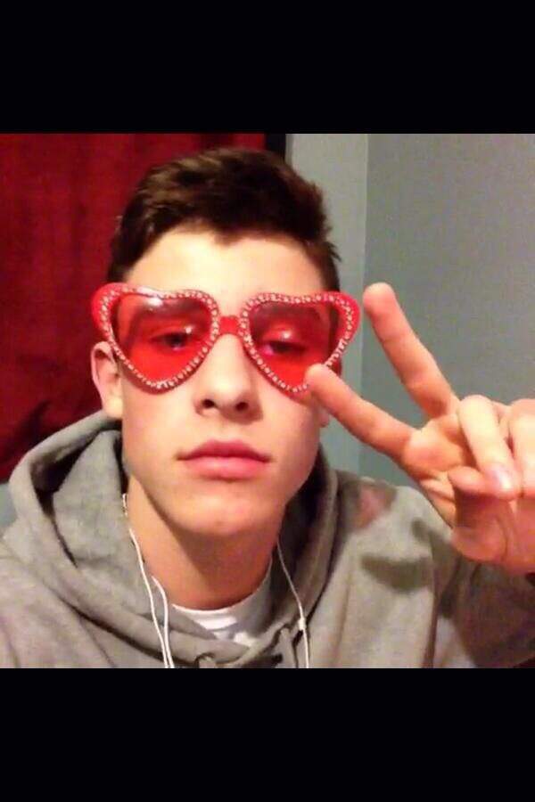 Day 1 Idol In Sunglasses Shawn Mendes Army Amino