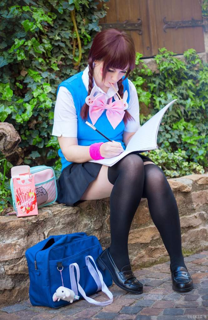 Schoolgirl Dva Wiki Cosplay Amino