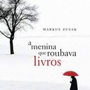 a menina que lia livros | Leitores BR Amino