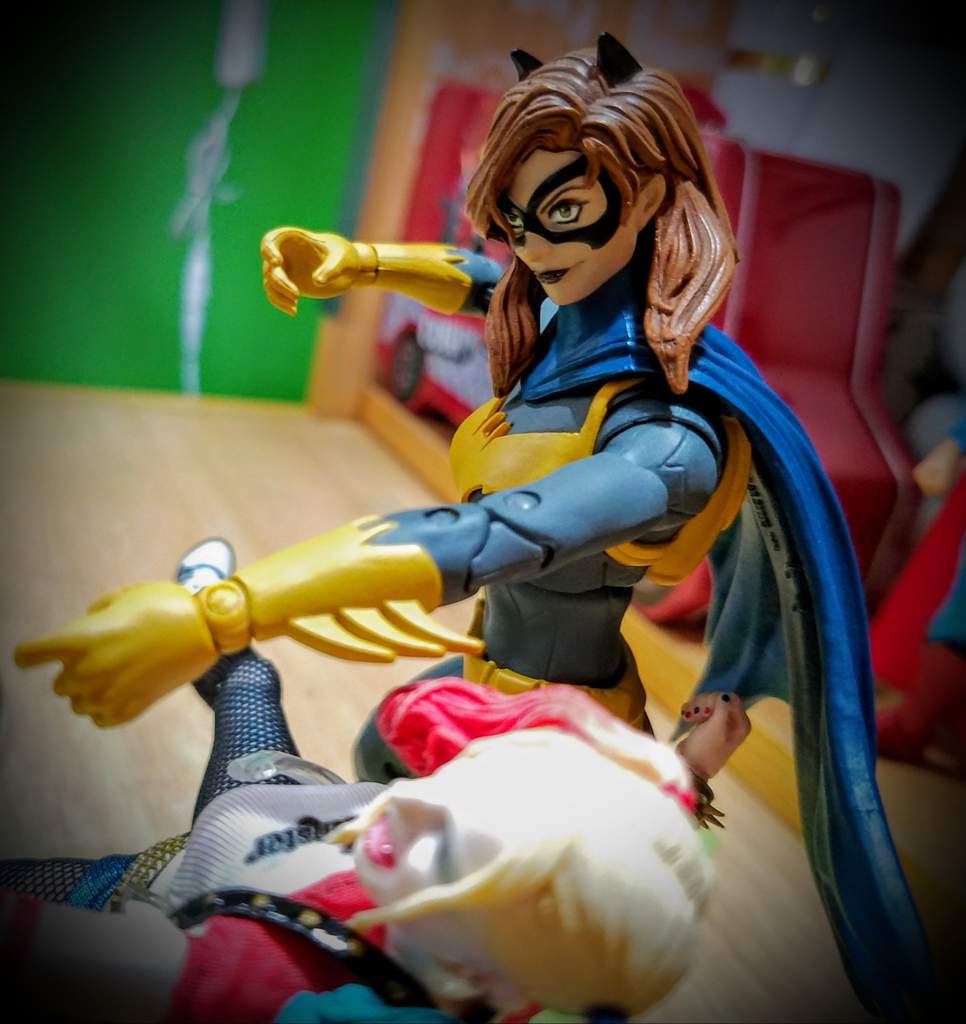 Batgirl Vs Harley Quinn Comics Amino