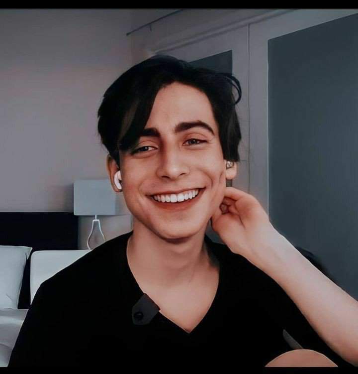 Yasu Hargreves Wiki Aidan Gallagher Amino Amino